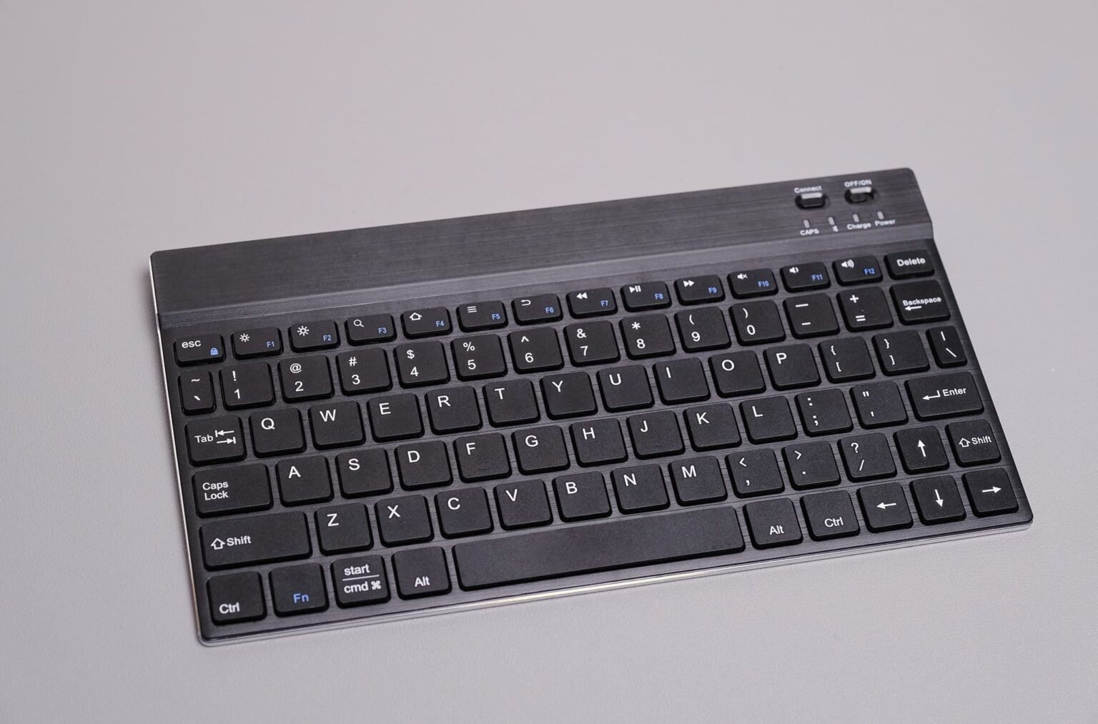 Anker Rechargeable ワイヤレス キーボード レビュー｜新1000円台のキーボードは使えるの？